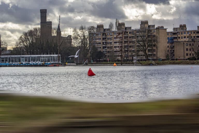 How to Blur Foreground With a DSLR – Photography Skool