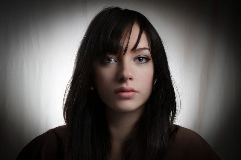 Loop Lighting in Portrait Photography: Helpful Guide! – Photography Skool