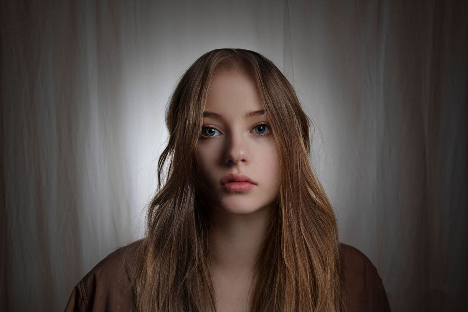 What is the Backdrop Light in Photography? (Illustrated Guide ...