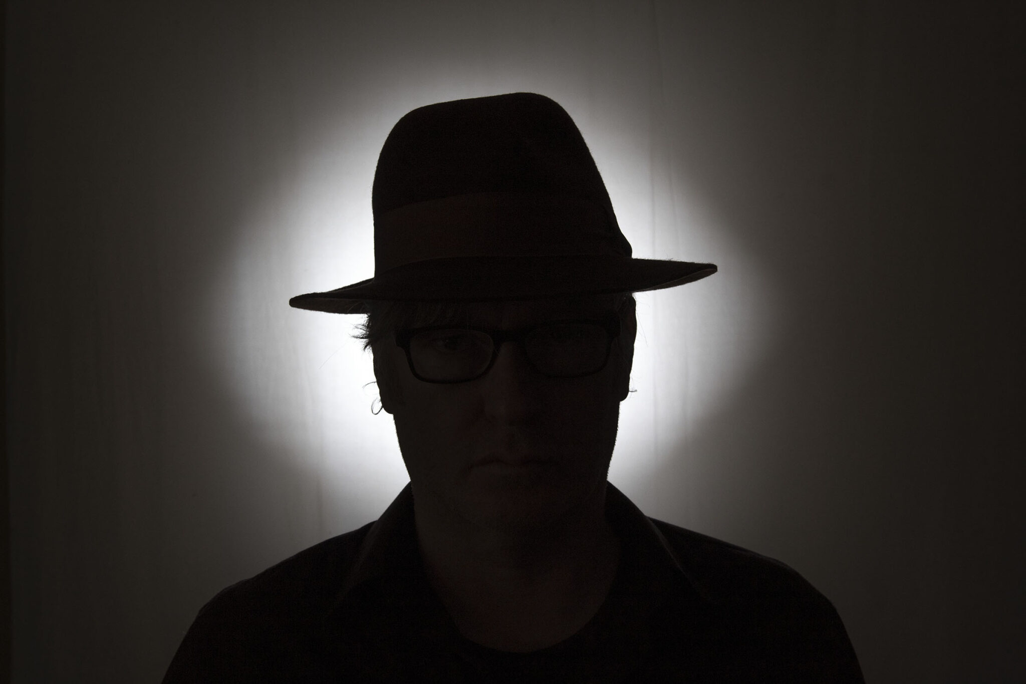 What is the Backdrop Light in Photography? (Illustrated Guide ...