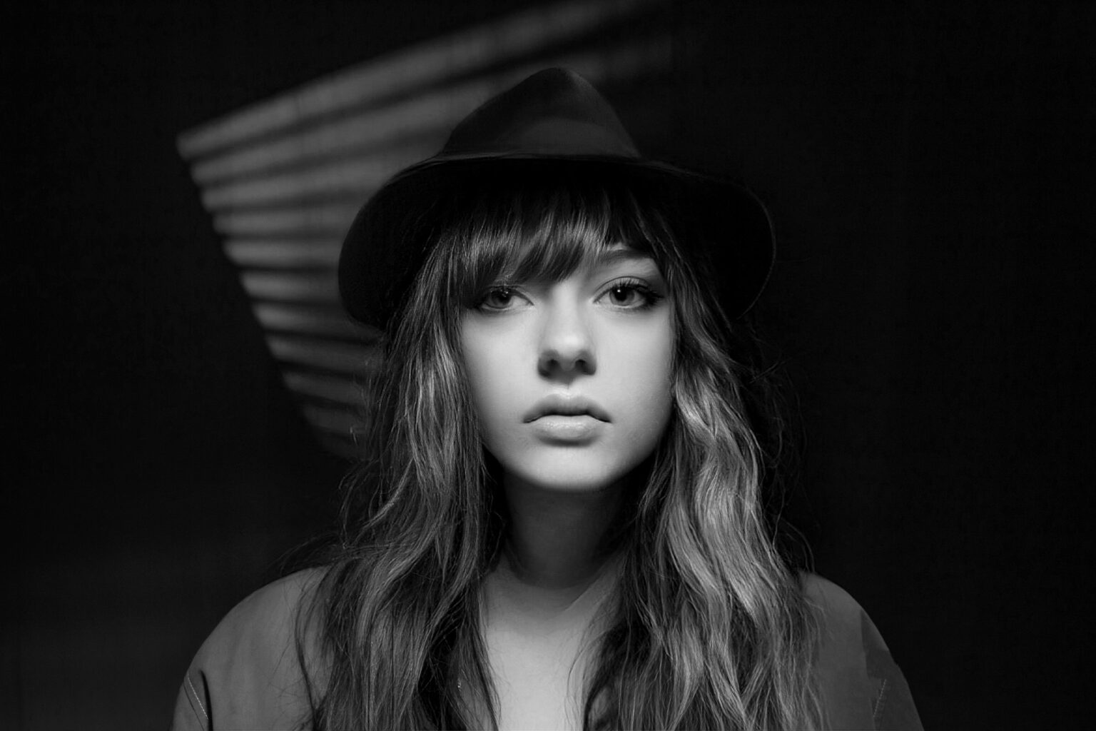 The Complete Guide to Paramount Lighting in Studio Portrait Photography ...